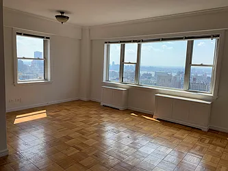 Georgetown Plaza at 60 East 8th Street in Greenwich Village : Sales ...