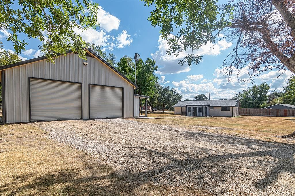 425 Lakewood Cir, Brenham, TX 77833 | MLS #79328691 | Zillow