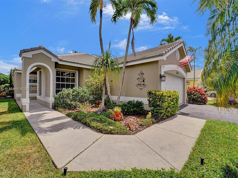 2704 Pinewood Ct, Davie, FL 33328 | Zillow