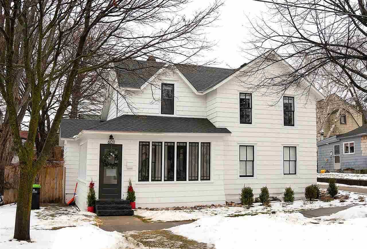 609 Elizabeth St, Petoskey, MI 49770 | MLS #475830 | Zillow