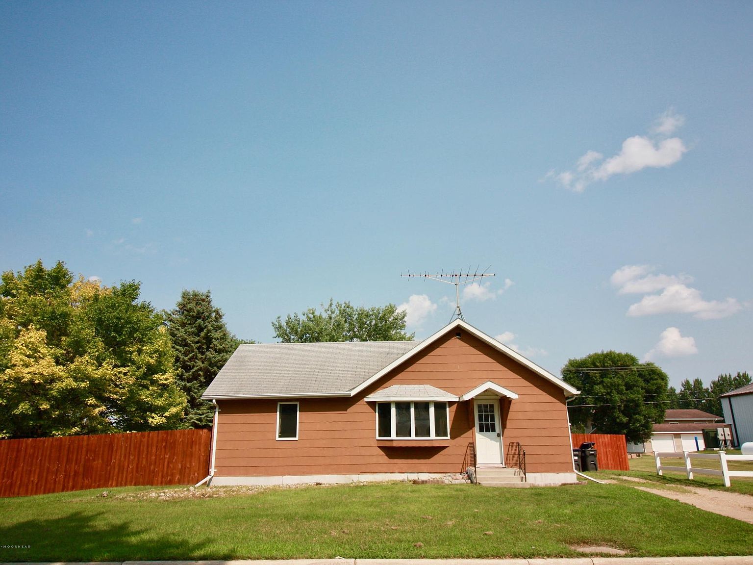 307 2nd Ave SE, Hankinson, ND 58041 | Zillow