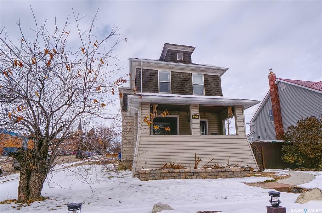 276 Oxford St W, Moose Jaw, SK S6H 2N9 | Zillow