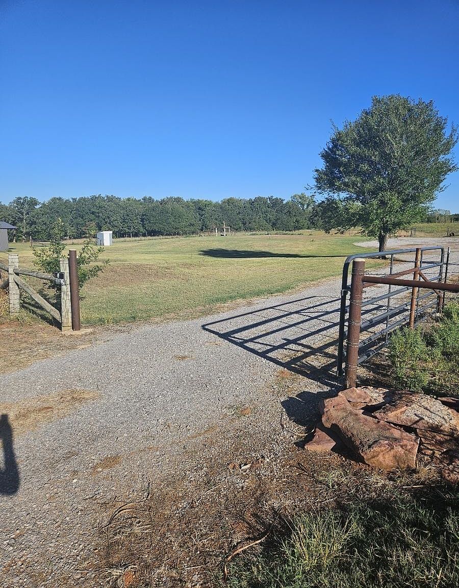 2117 W Gatlin Rd, Duncan, OK 73533 | Zillow