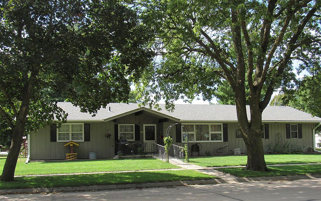 324 N Madison St, Brainard, NE 68626 | Zillow