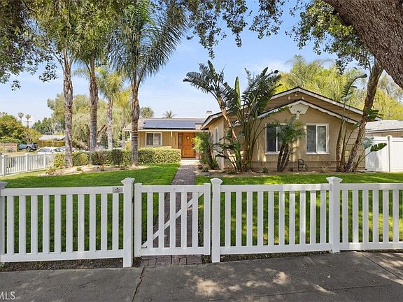 22327 Gifford St, Canoga Park, CA 91303 | Zillow