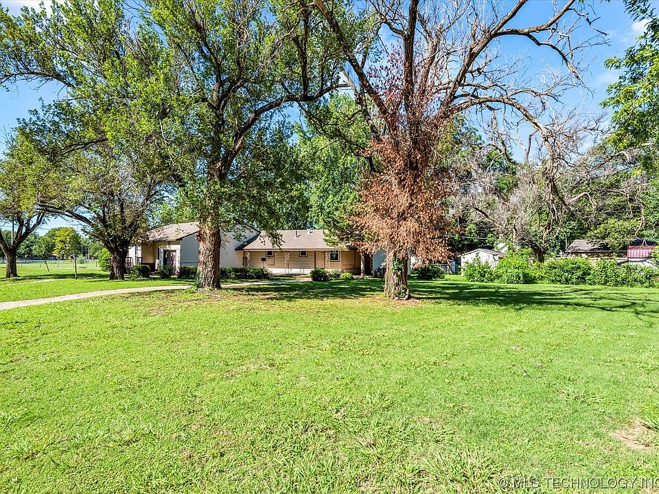 221 S Delaware St, Dewey, OK 74029 | Zillow