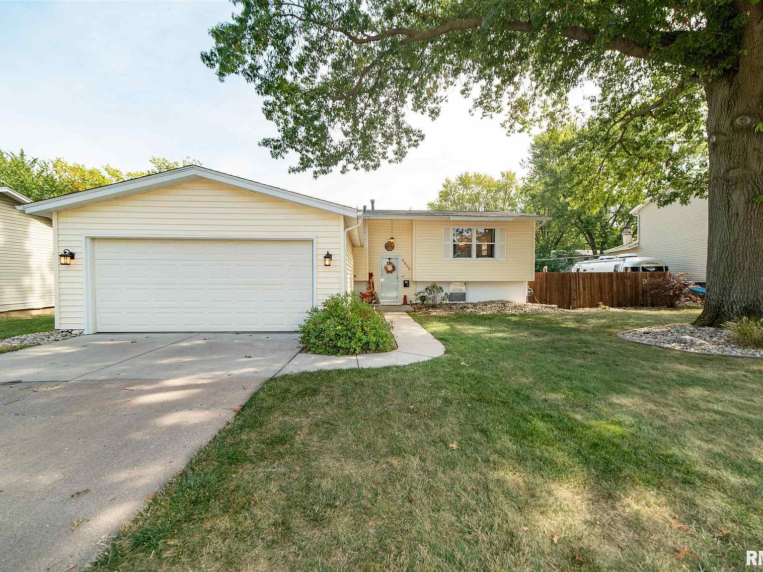 4805 Gaines St, Davenport, IA 52806 | Zillow