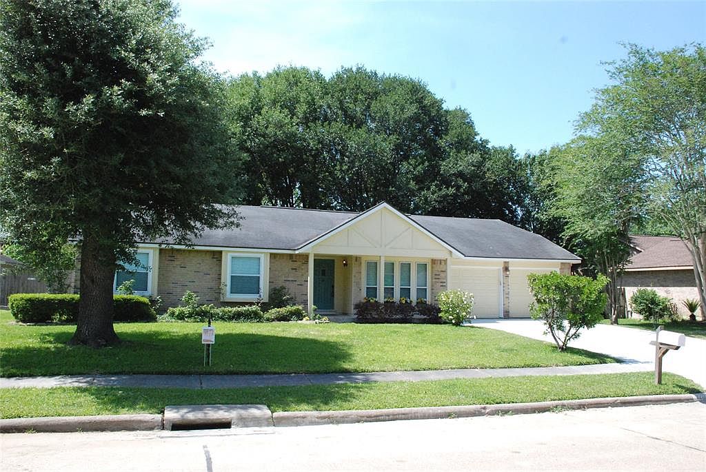 1207 Oak Hollow Dr, Friendswood, TX 77546 | Zillow