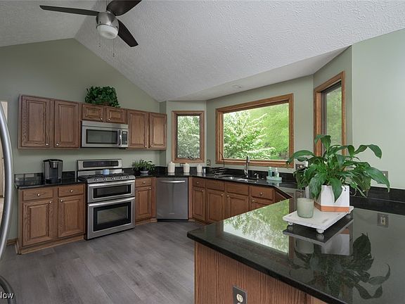 2943 Crown Pointe Dr, Stow, OH 44224 | Zillow