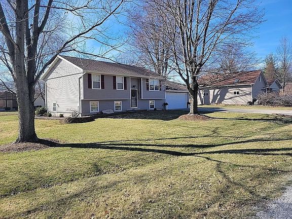 205 N Oak St, Teutopolis, IL 62467 | Zillow