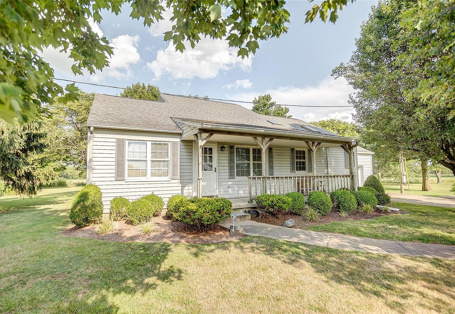 8966 Indian Trail Rd, Ashley, IL 62808 | Zillow