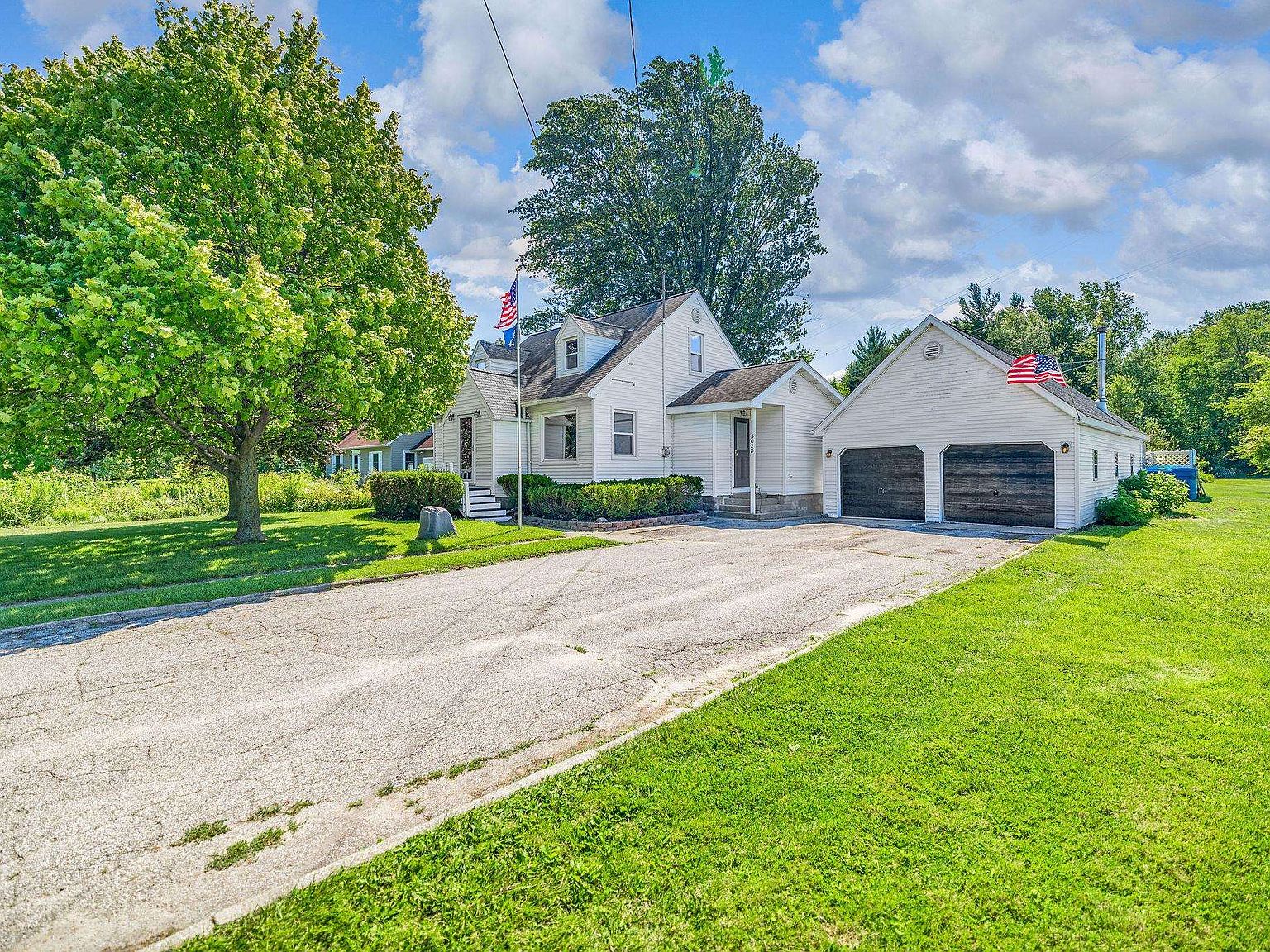 3028 E Gordonville Rd, Midland, MI 48640 | Zillow