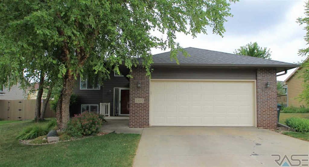 1305 E 62nd St, Sioux Falls, SD 57108 | Zillow