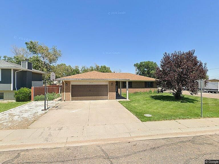 200 W Dickinson St, Lakin, KS 67860 | Zillow