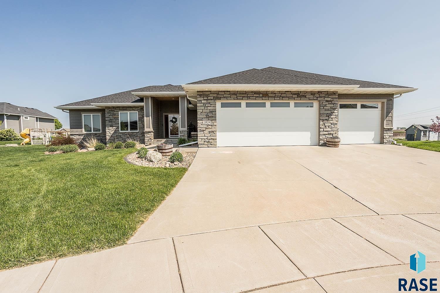 2824 E Sunflower Cir, Brandon, SD 57005 | MLS #22403408 | Zillow