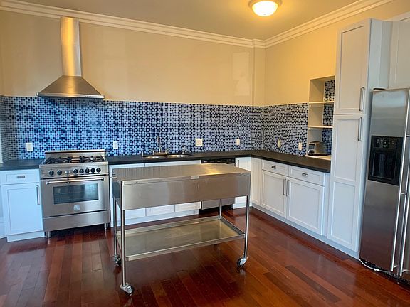 2895 24th St, San Francisco, CA 94110 | Zillow