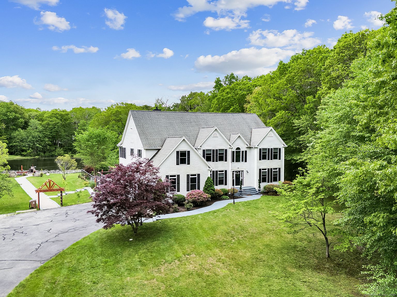 19 Cedarbrook Lane, East Lyme, CT 06333 | Zillow