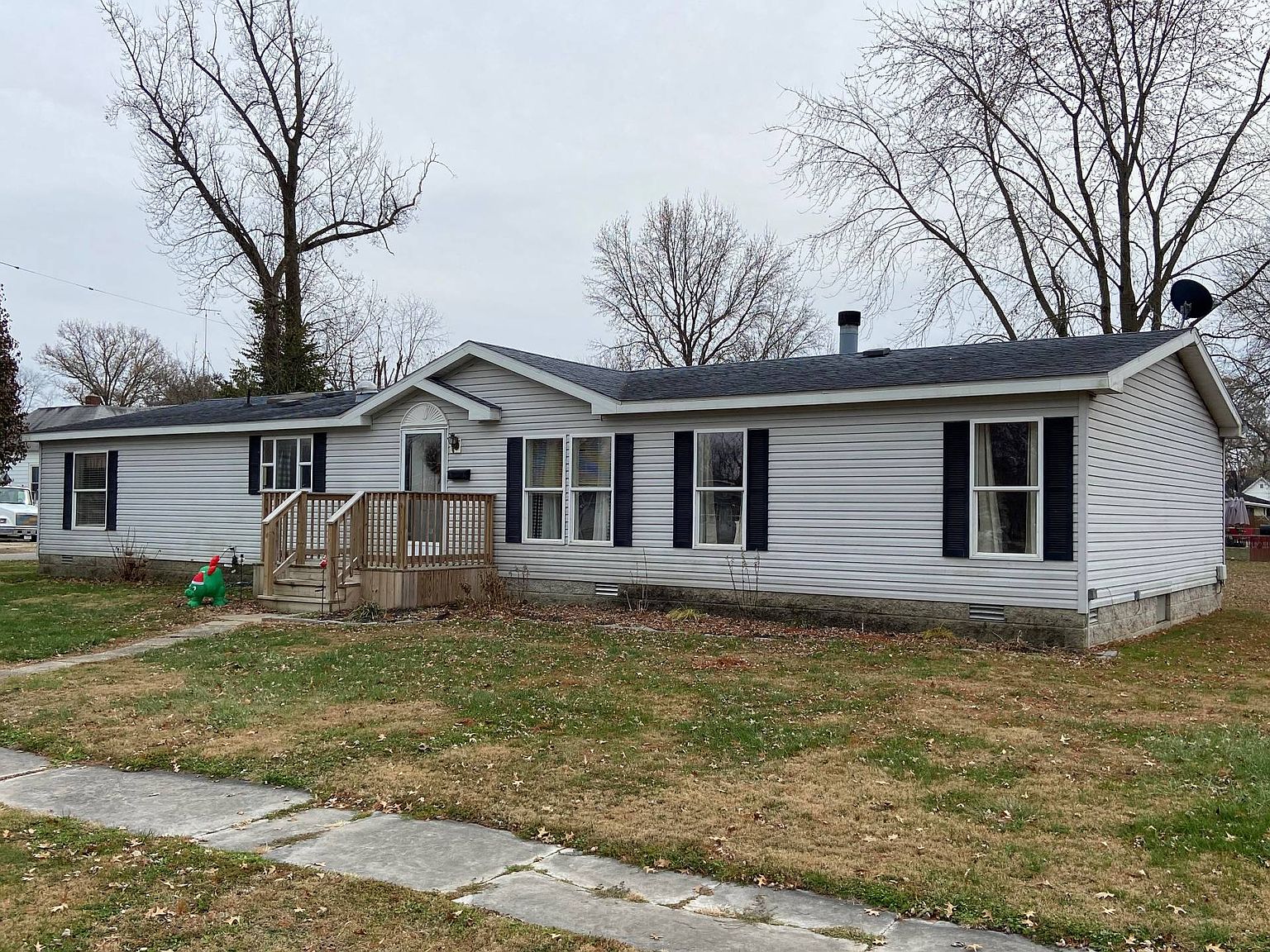 301 W Pine St, Sumner, IL 62466 | Zillow