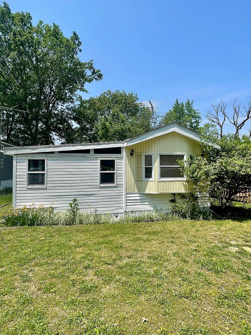 5-16 Woodhaven Lakes, Sublette, IL 61367 | Zillow