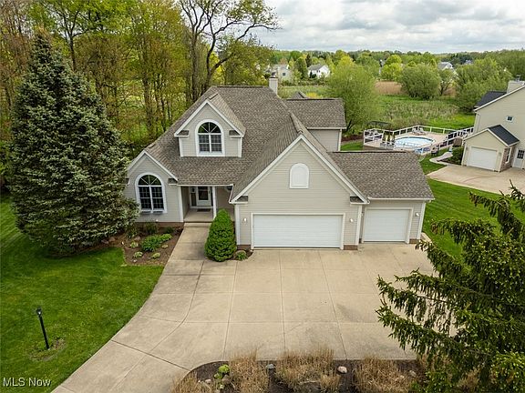 2943 Crown Pointe Dr, Stow, OH 44224 | Zillow