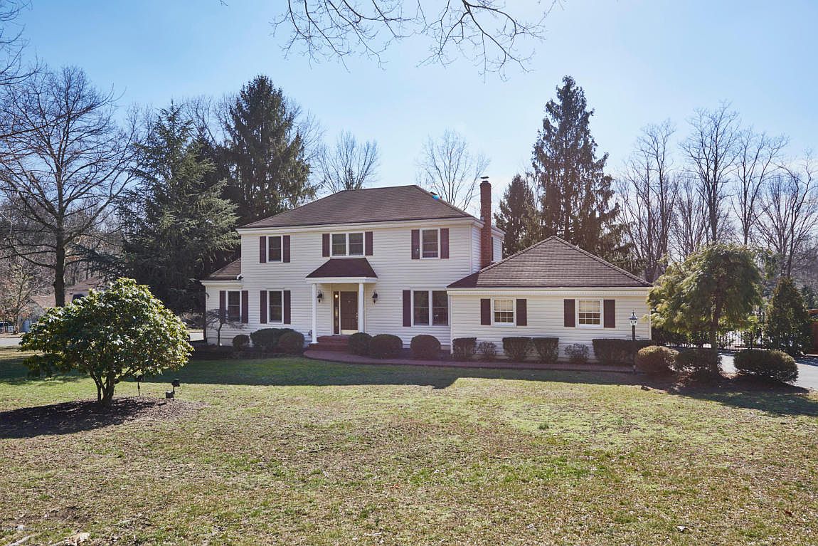 4 Manitto Pl, Middletown, NJ 07748 | Zillow