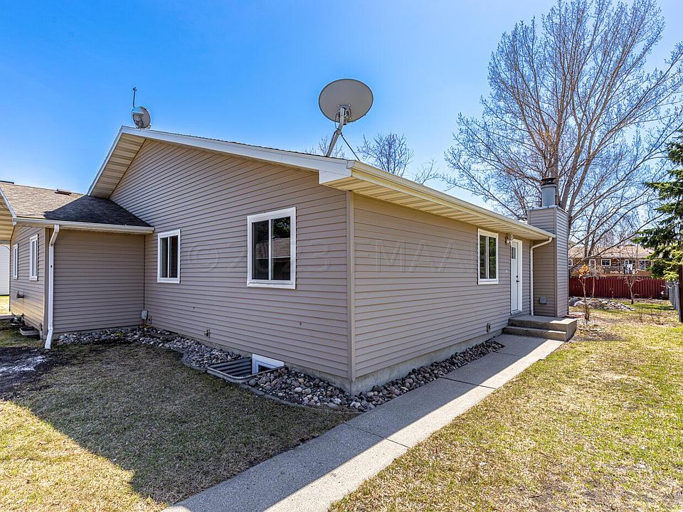 2411 18th St S, Fargo, ND 58103 | MLS #22-5682 | Zillow