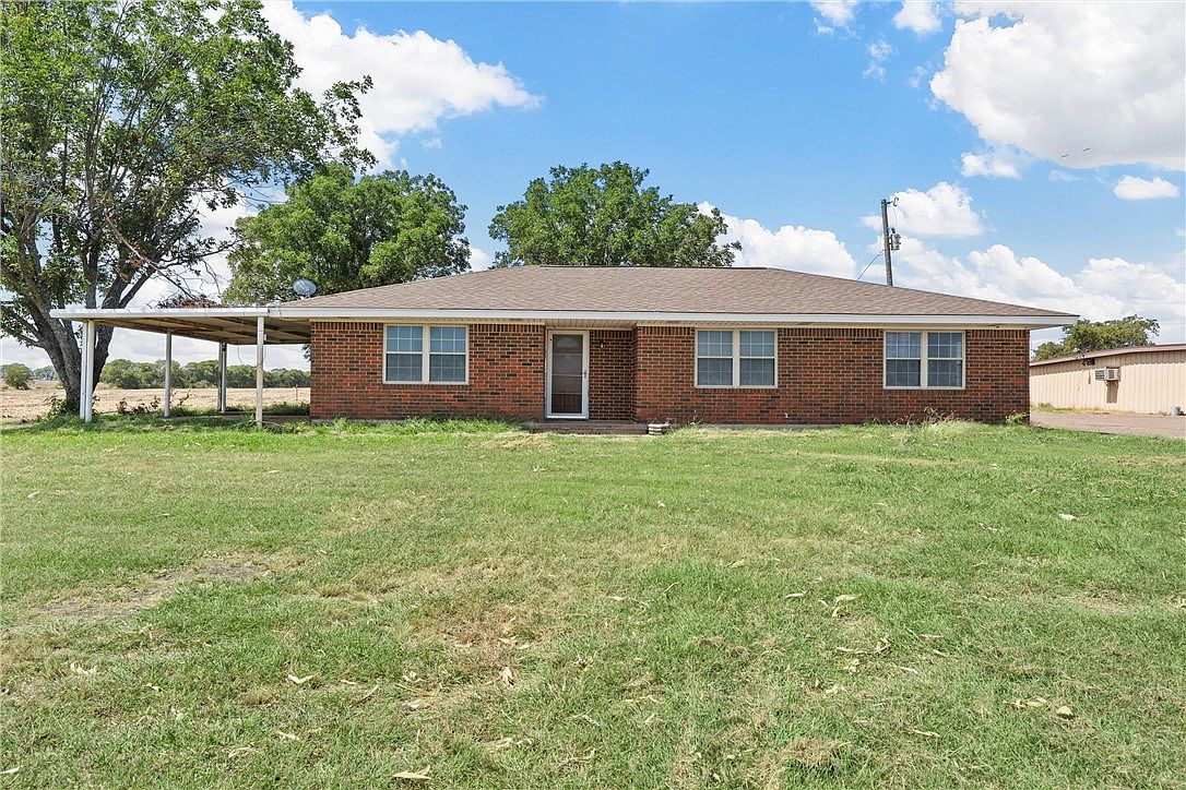 979 W Crabb, West, TX 76691 | Zillow