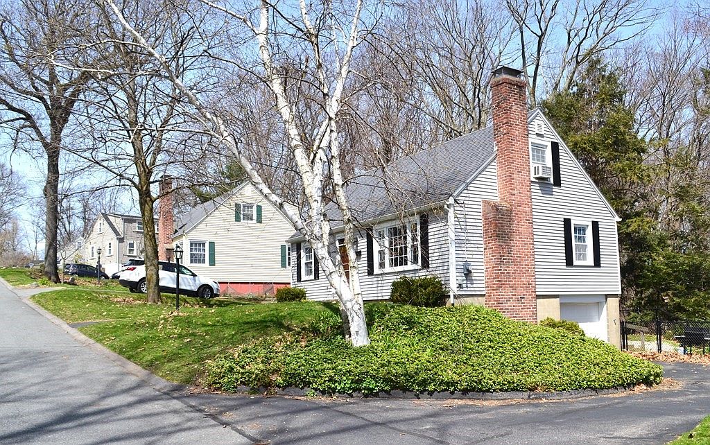 15 Colonial Rd, Auburn, MA 01501 | Zillow