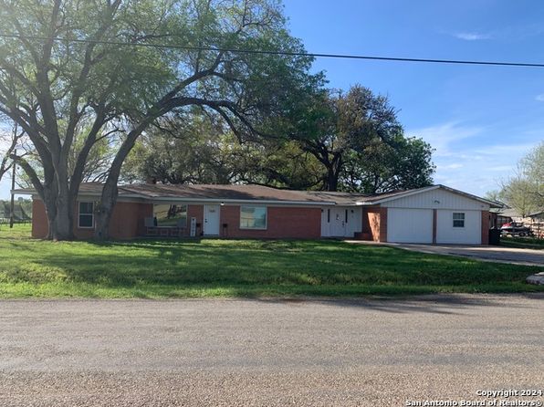 Devine TX Real Estate - Devine TX Homes For Sale | Zillow