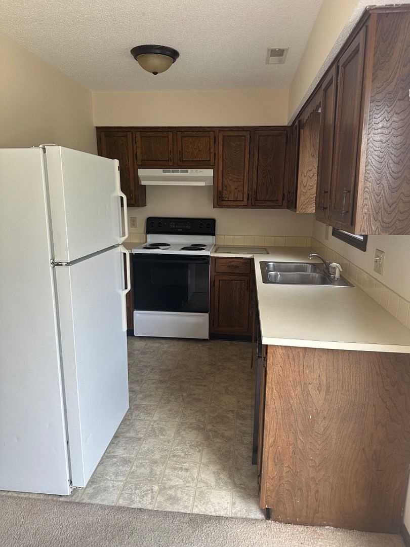 233 Spalding Rd APT B, Holts Summit, MO 65043 | Zillow