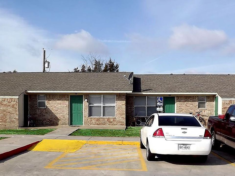 Red River Apartments - 2704 W Main St Clarksville TX | Zillow