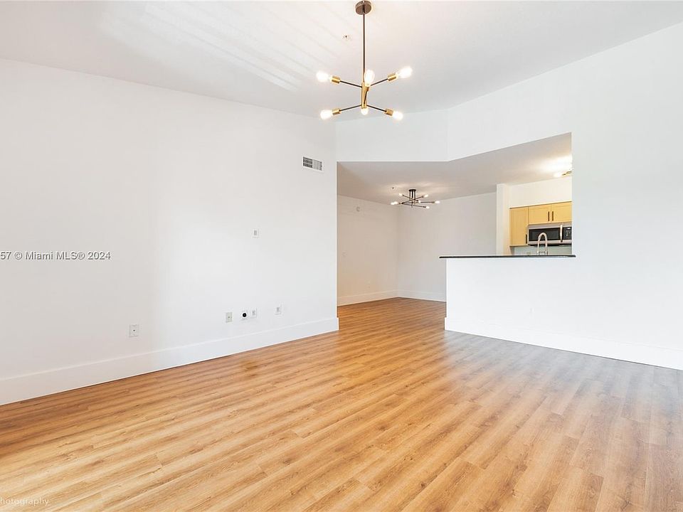 6841 SW 44th St APT 305, Miami, FL 33155 | Zillow