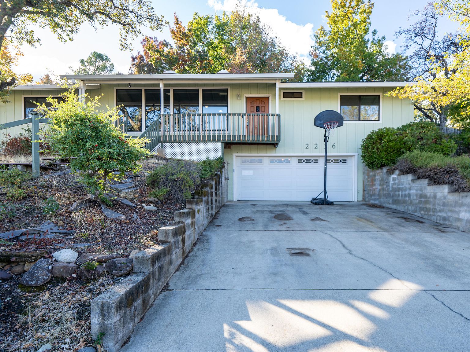 2216 Oak Ridge Dr, Redding, CA 96001 | Zillow