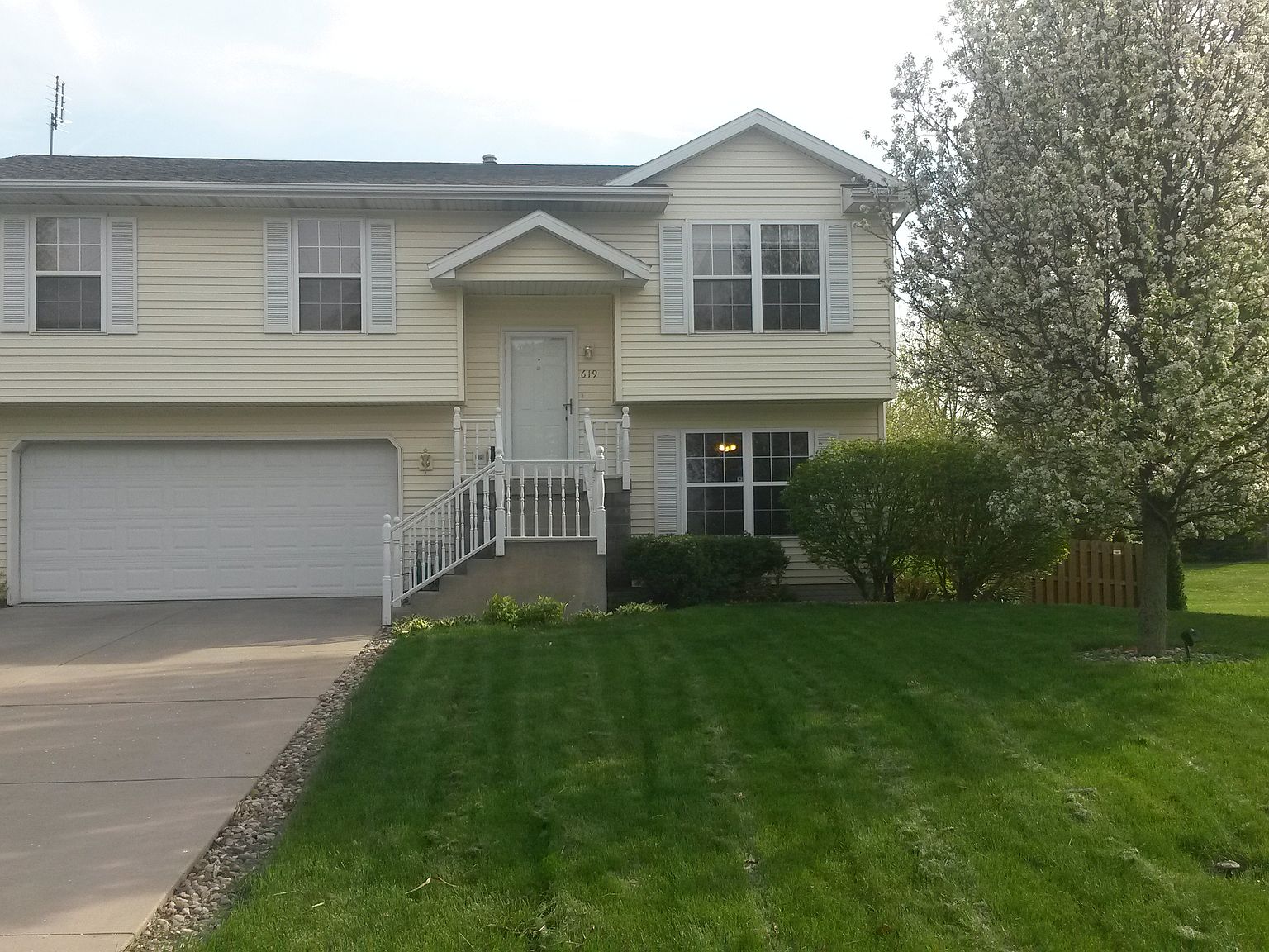 705 E Main St, Danvers, IL 61732 | Zillow