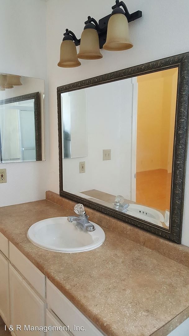 5242 Cartwright Ave APT 008, North Hollywood, CA 91601 | Zillow