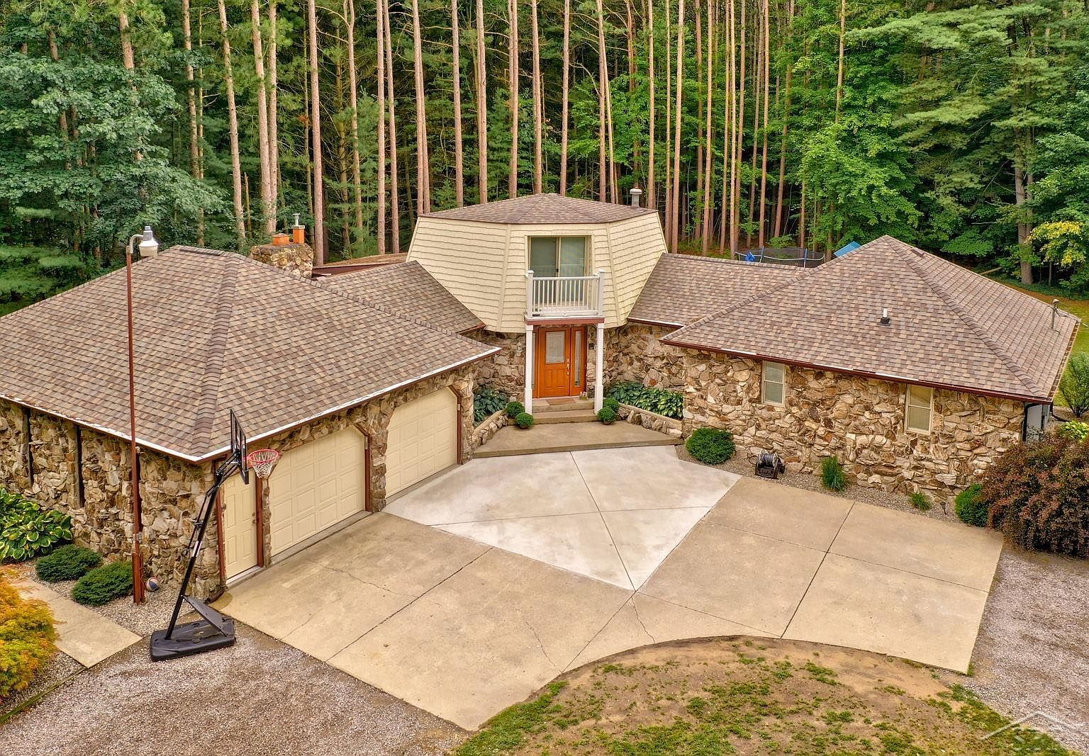 3668 S Graham Rd, Saginaw, MI 48609 | Zillow