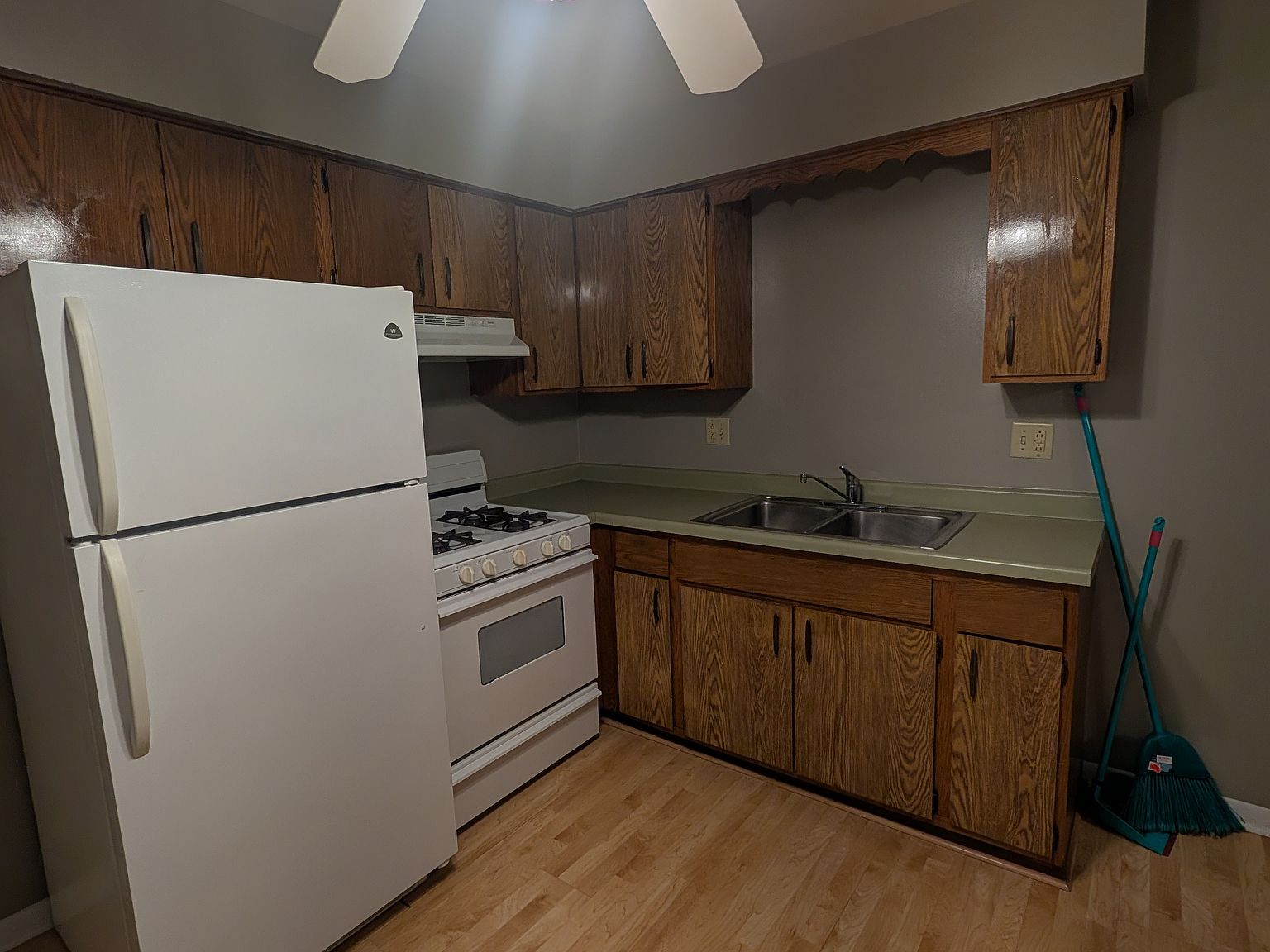 1350 Getzelman Dr APT 1E, Elgin, IL 60123 | Zillow