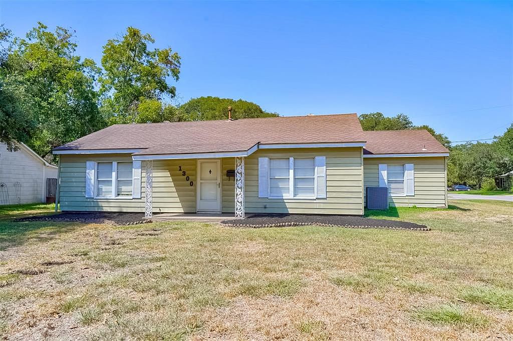 1300 Brazos St, Rosenberg, TX 77471 | Zillow
