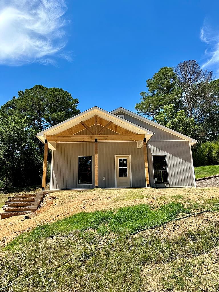 507 Calhoun St, Water Valley, MS 38965 | MLS #158408 | Zillow