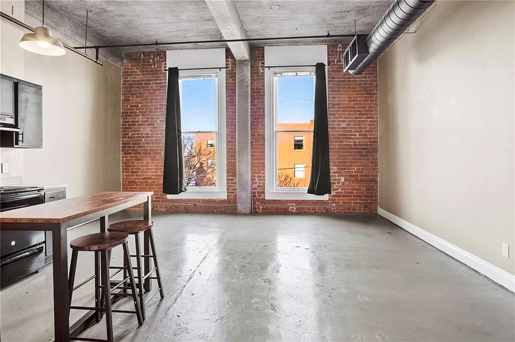 113 W 5th St APT 202, Kansas City, MO 64105 | Zillow