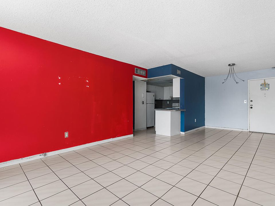 Golfview Club At Fontainebleau Park Condominiums - 9682 Fontainebleau ...