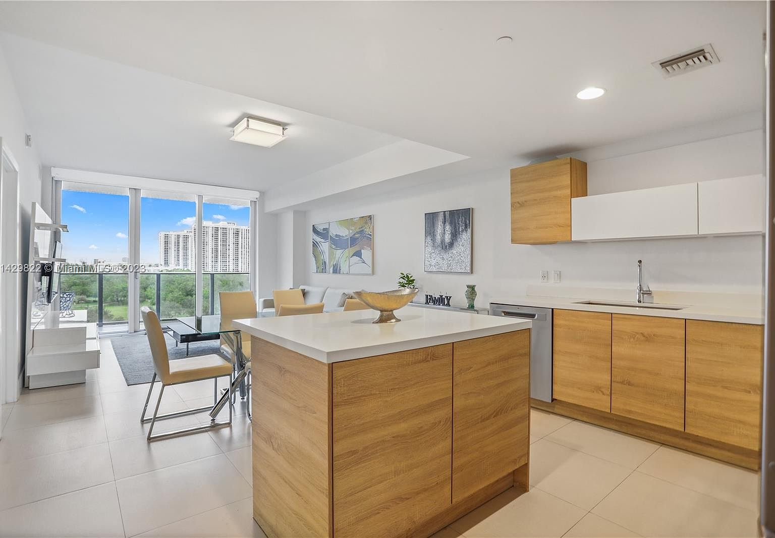 16385 Biscayne Blvd UNIT 604, North Miami Beach, FL 33160 | MLS # ...