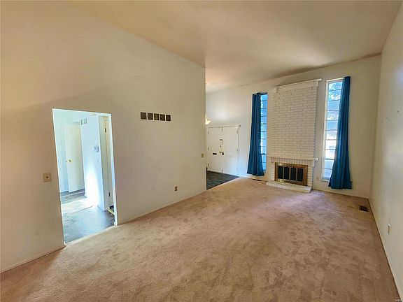 12195 Partridge Run Dr, Florissant, MO 63033 | MLS #24042976 | Zillow