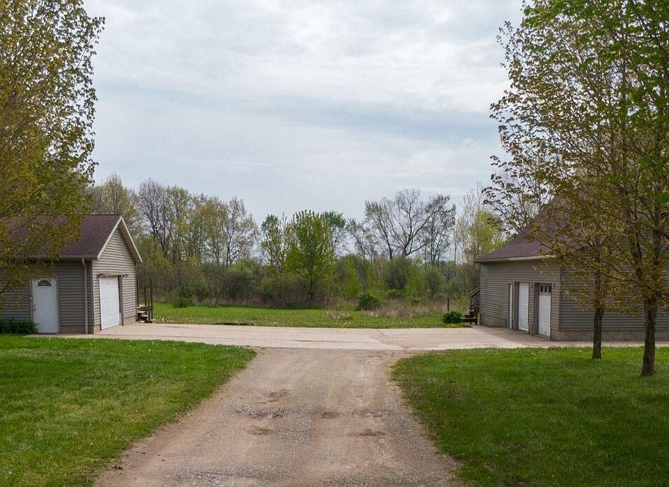 15105 S Carpenter Rd, Three Oaks, MI 49128 | MLS #25020306 | Zillow