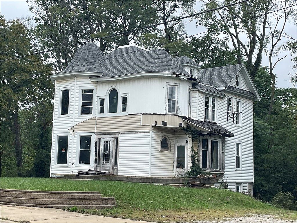 411 Harrison Ave, Charleston, IL 61920 | Zillow