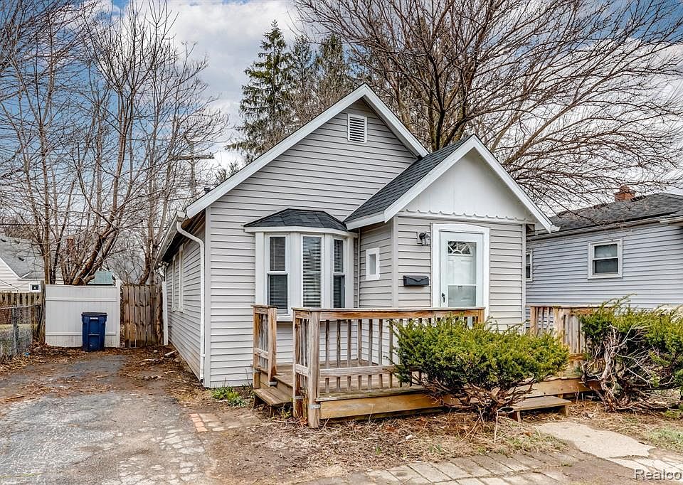 2814 Crooks Rd, Royal Oak, MI 48073 | MLS #20221041178 | Zillow
