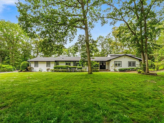 9 Midvale Court, East Northport, NY 11731 | MLS #882927 | Zillow