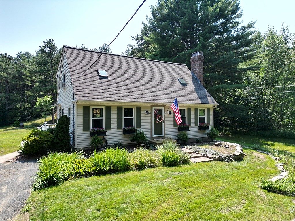 58 Hartford Ave S, Upton, MA 01568 | Zillow