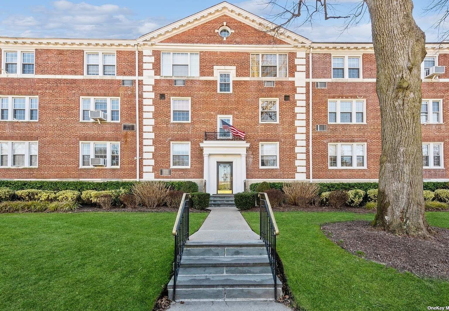 24 Hamilton Place UNIT E1, Garden City, NY 11530 | Zillow