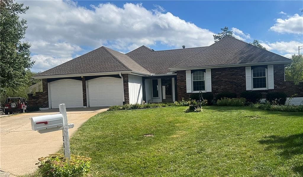 201 NE Oak Tree Cir, Lees Summit, MO 64086 | MLS #2463986 | Zillow